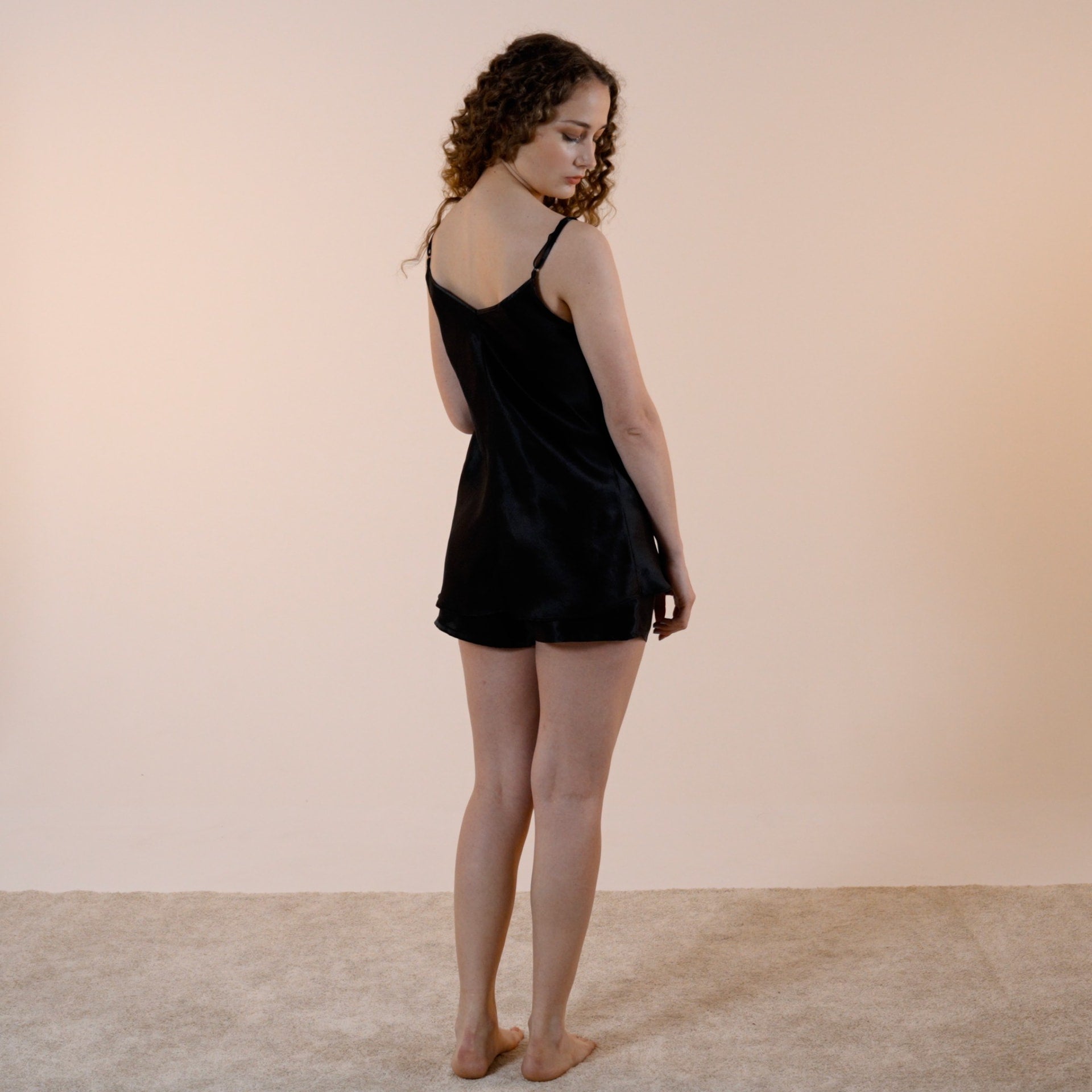 Pigiama donna seta: i benefici di sceglierlo per la notte! – Offtopic